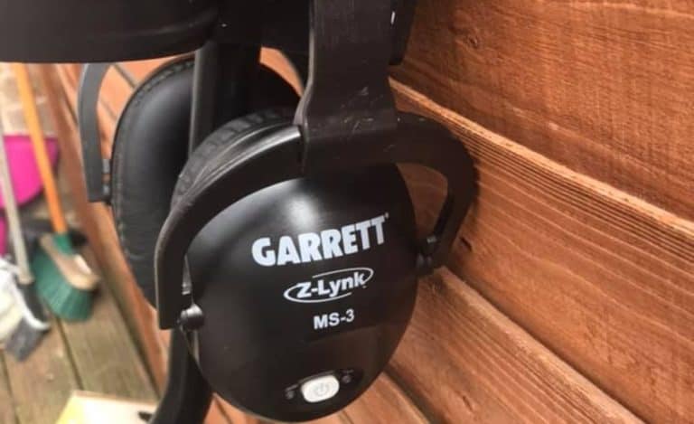 3 Best Wireless Headphones For Metal Detecting!! – Detecting School